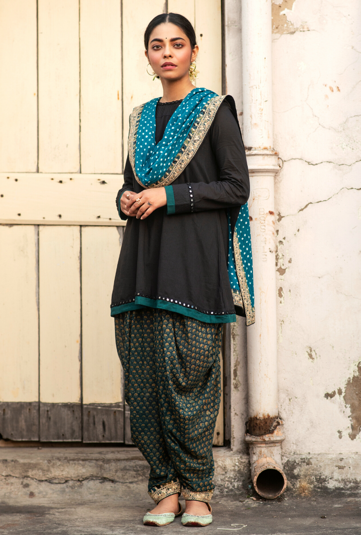 SAKHI • साखी| Buy Indian Ethnic Wear – Sushram